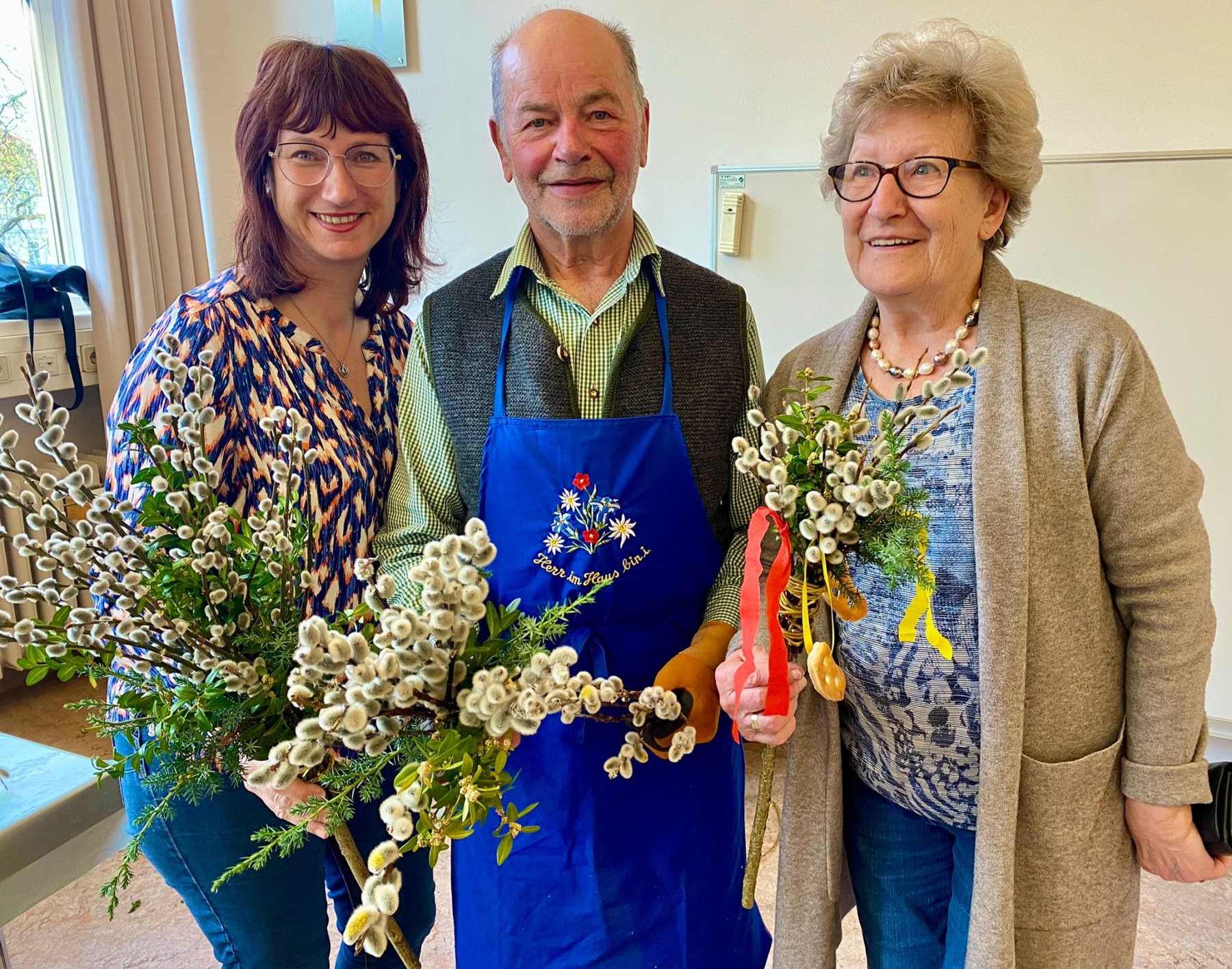 Palmbuschenbinden mit Diakon Peter Granig