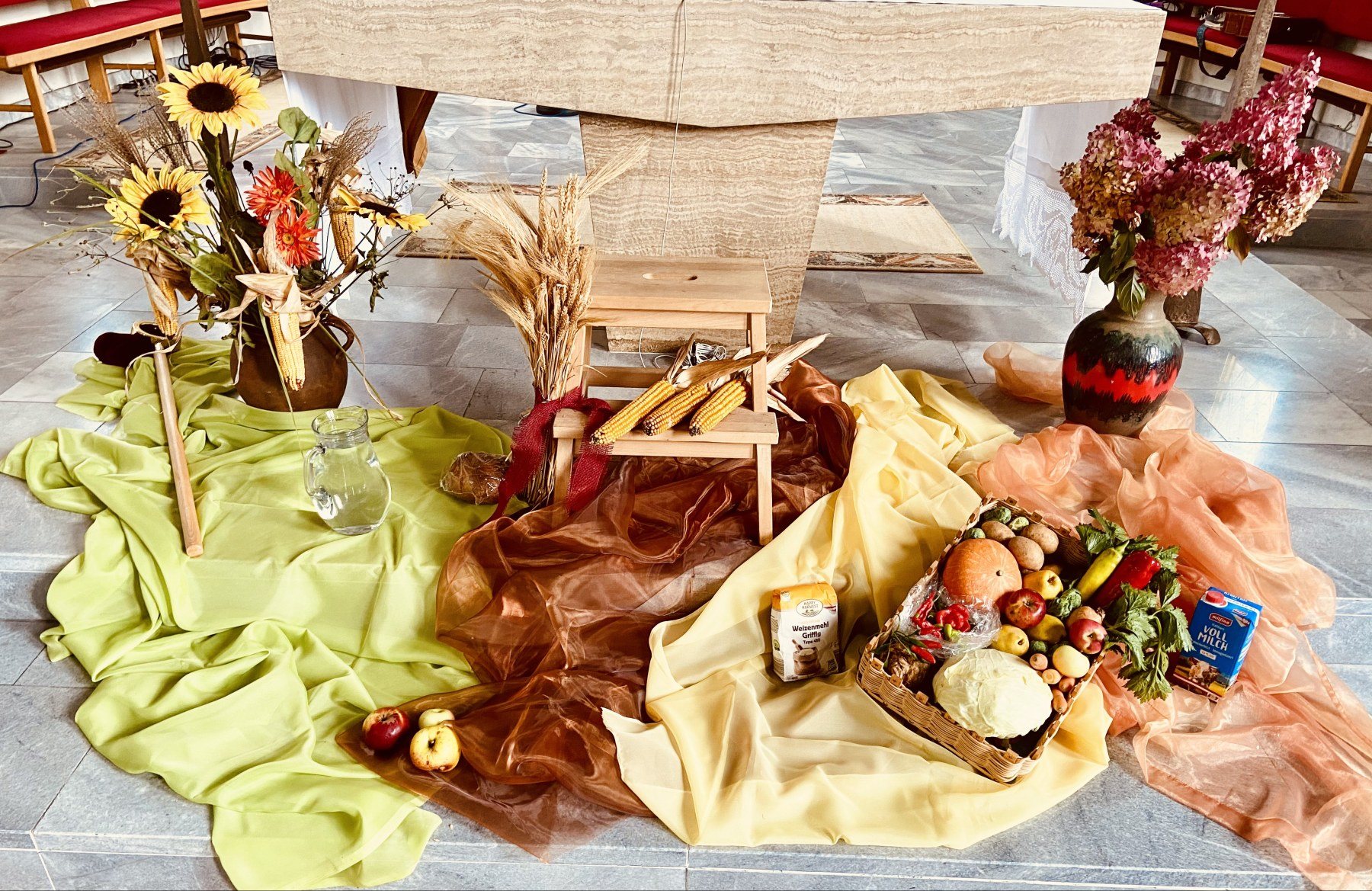 Ich bringe einen Apfel