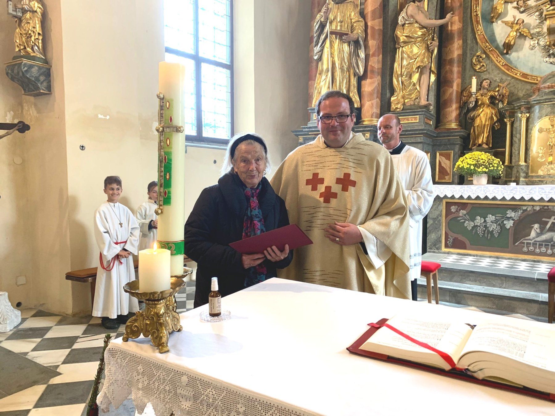 Modestus-Abzeichen in Gold für Elisabeth Oblak