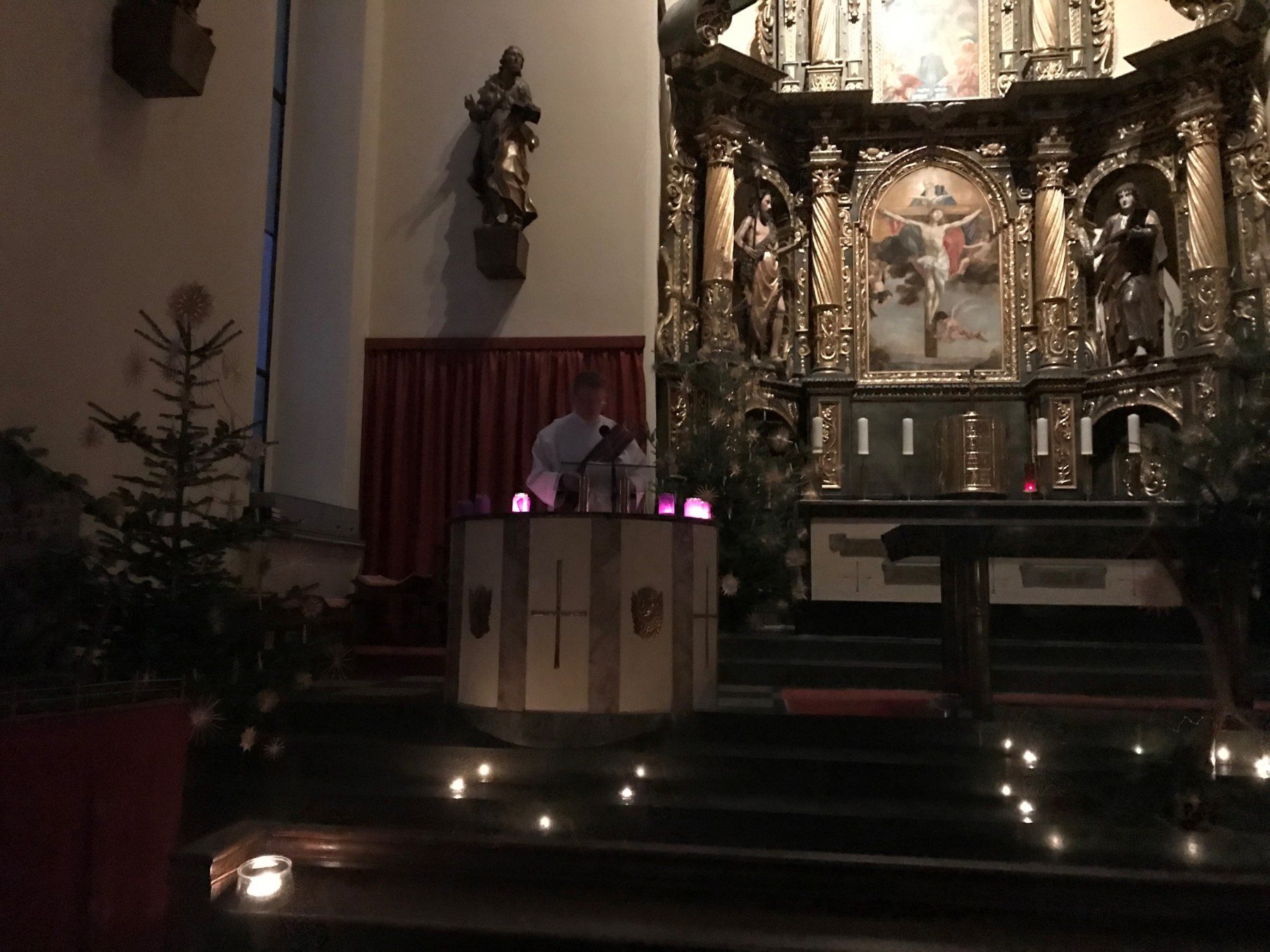 Rorate-Andacht in der Christkönigskirche des Diözesanhauses