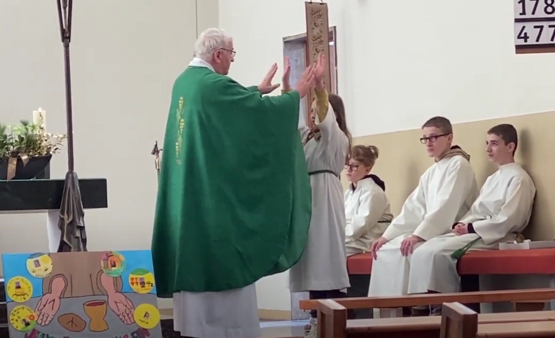 Heilige Messe am 5. Februar - eine Einlage mit Lied und Tanz