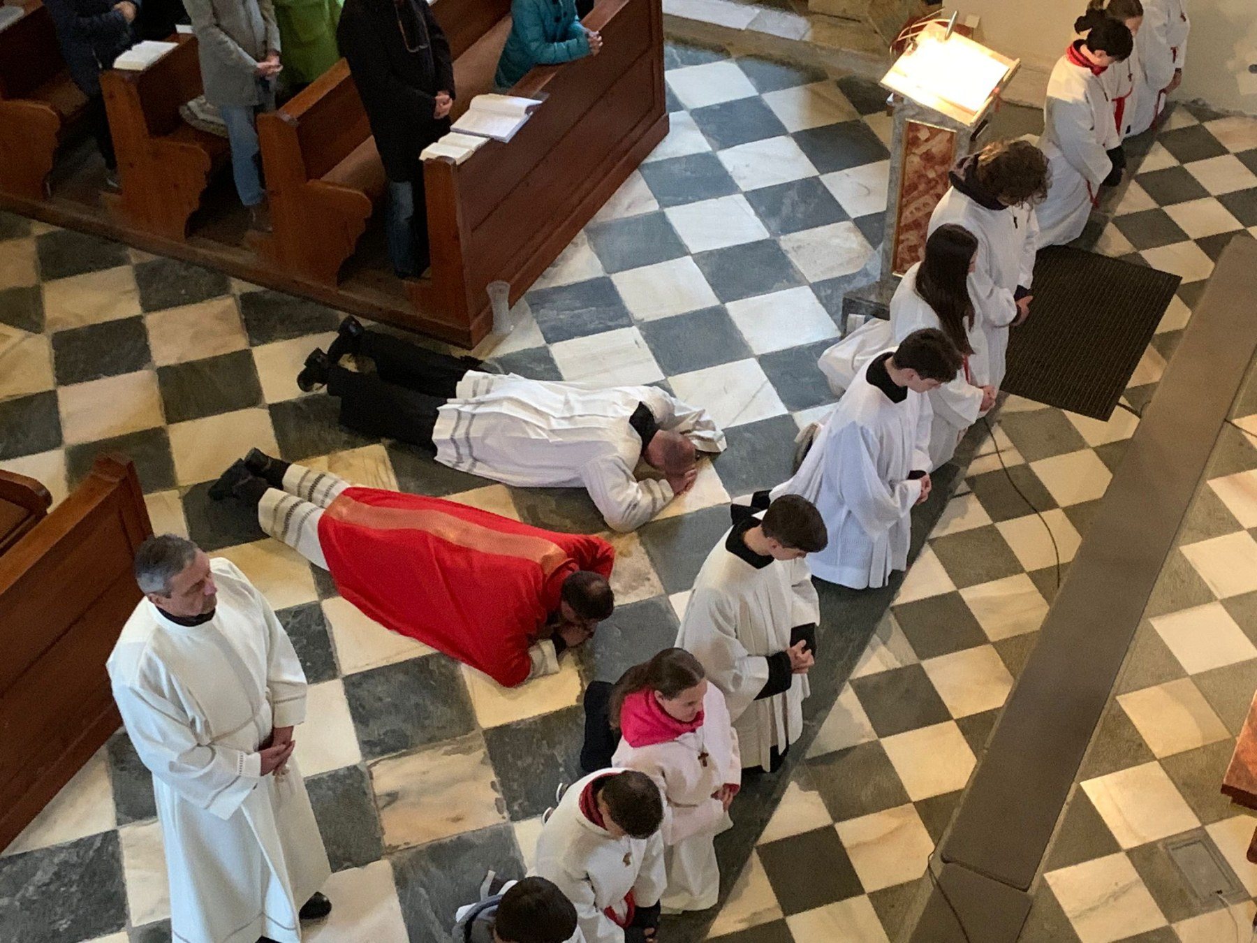 “Nicht die Nägel hielten Jesus fest am Kreuz, sondern allein seine Liebe zu uns” Karfreitagsliturgie