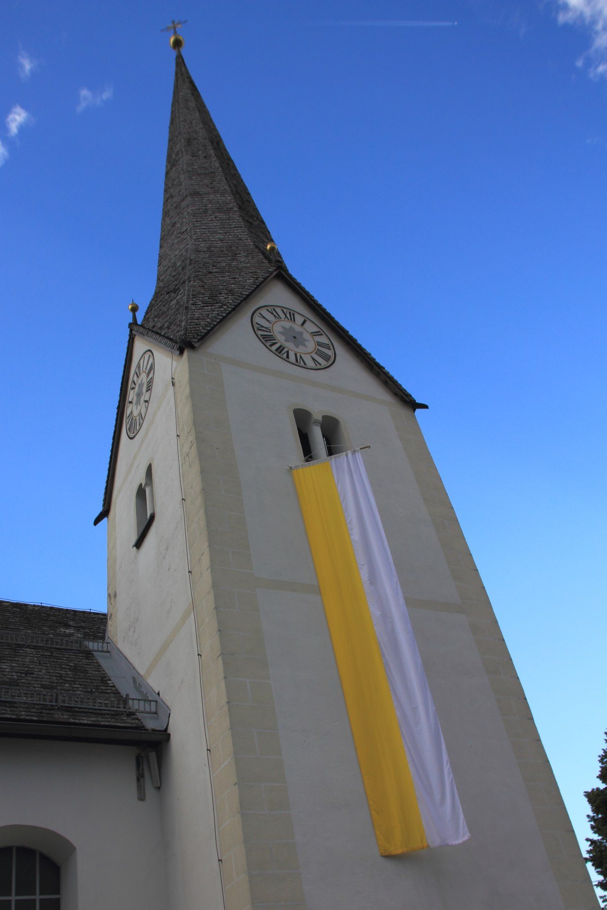 Die Firmlinge bekräftigten ihren Glauben und ihre Zugehörigkeit zur Gemeinschaft der Kirche.