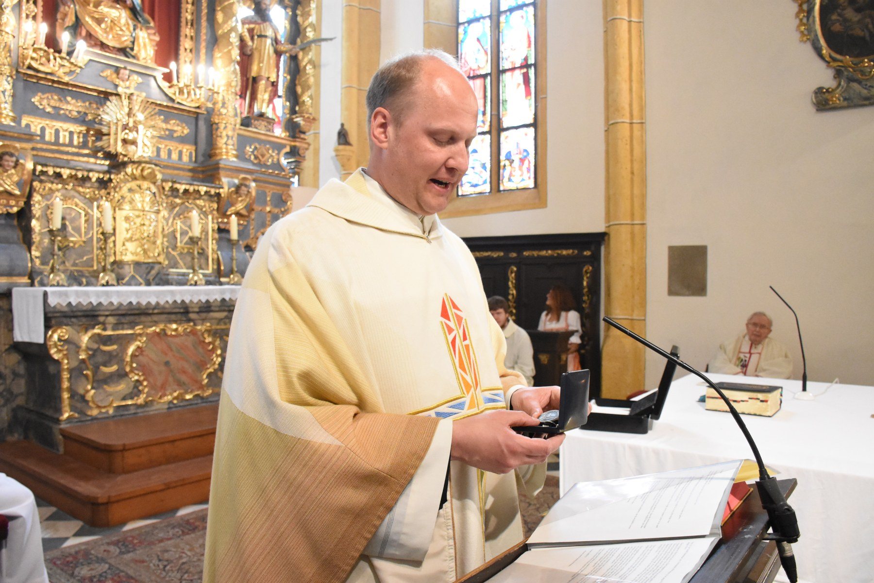 Verleihung der Primusmedaille in der Wallfahrtskirche Maria Wörth
