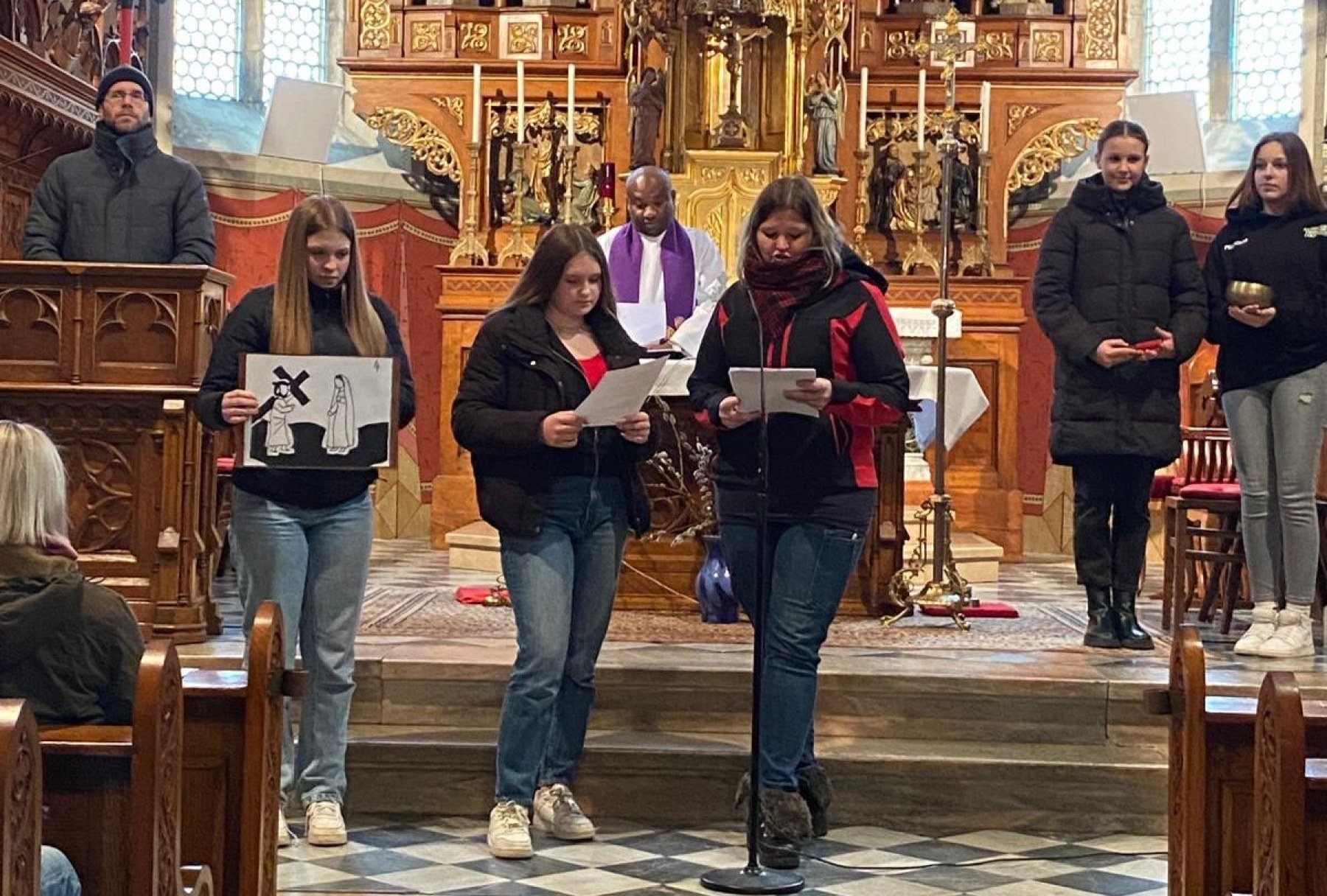 Kreuzwegandacht mit den Firmlingen