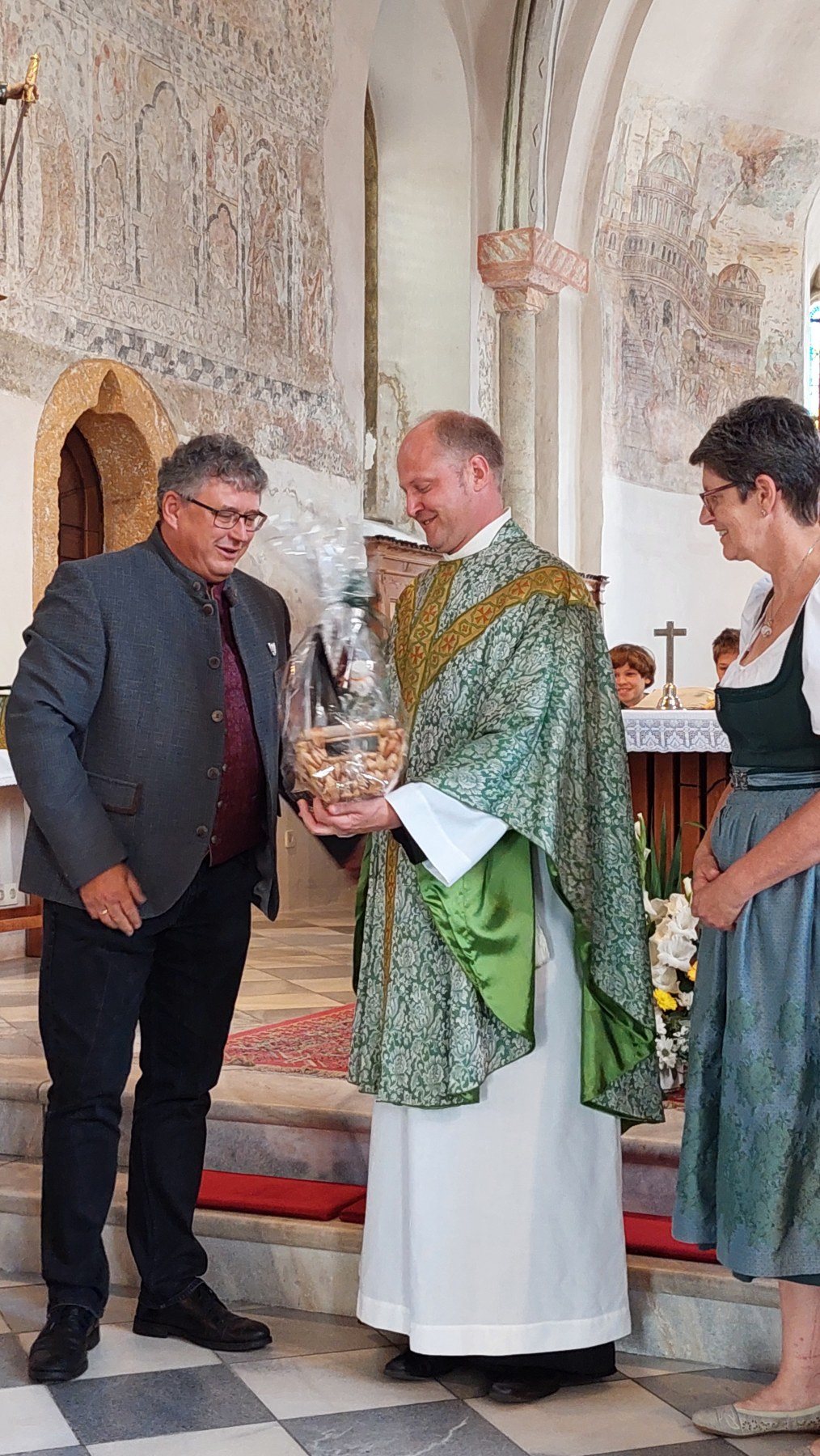 Ein neuer Pfarrer wirkt in Irschen