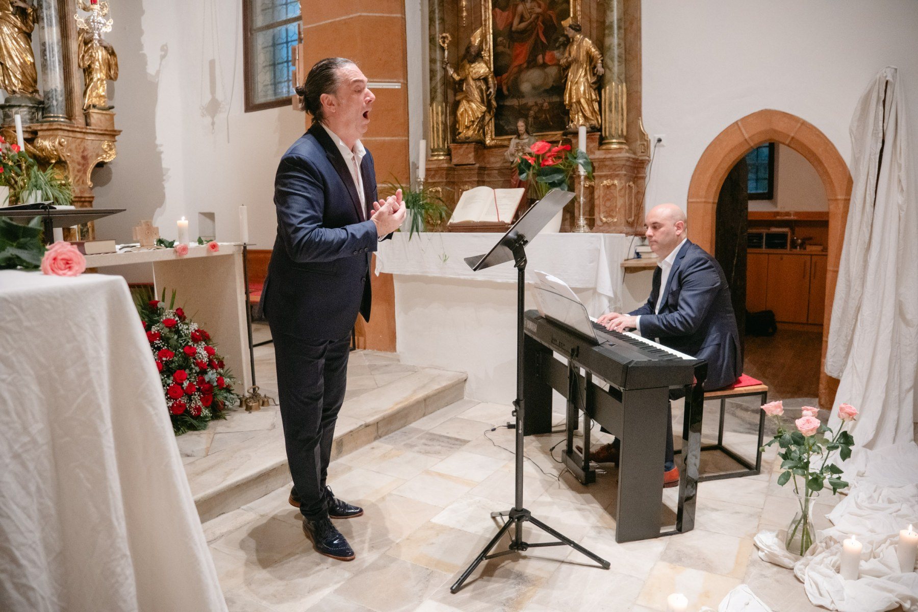 Luka Debevec Mayer očaral obiskovalce na duhovnem koncertu v bilčovški ...