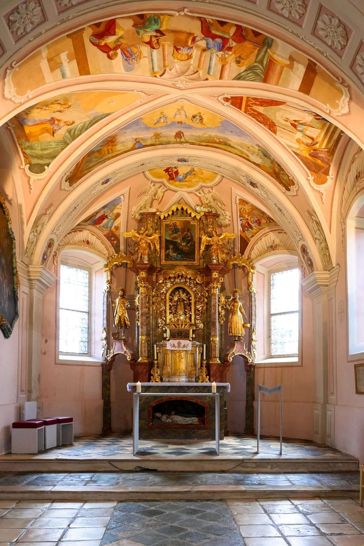 Wallfahrtskirche LISNA: neuer Altar Novi oltar na LISNI