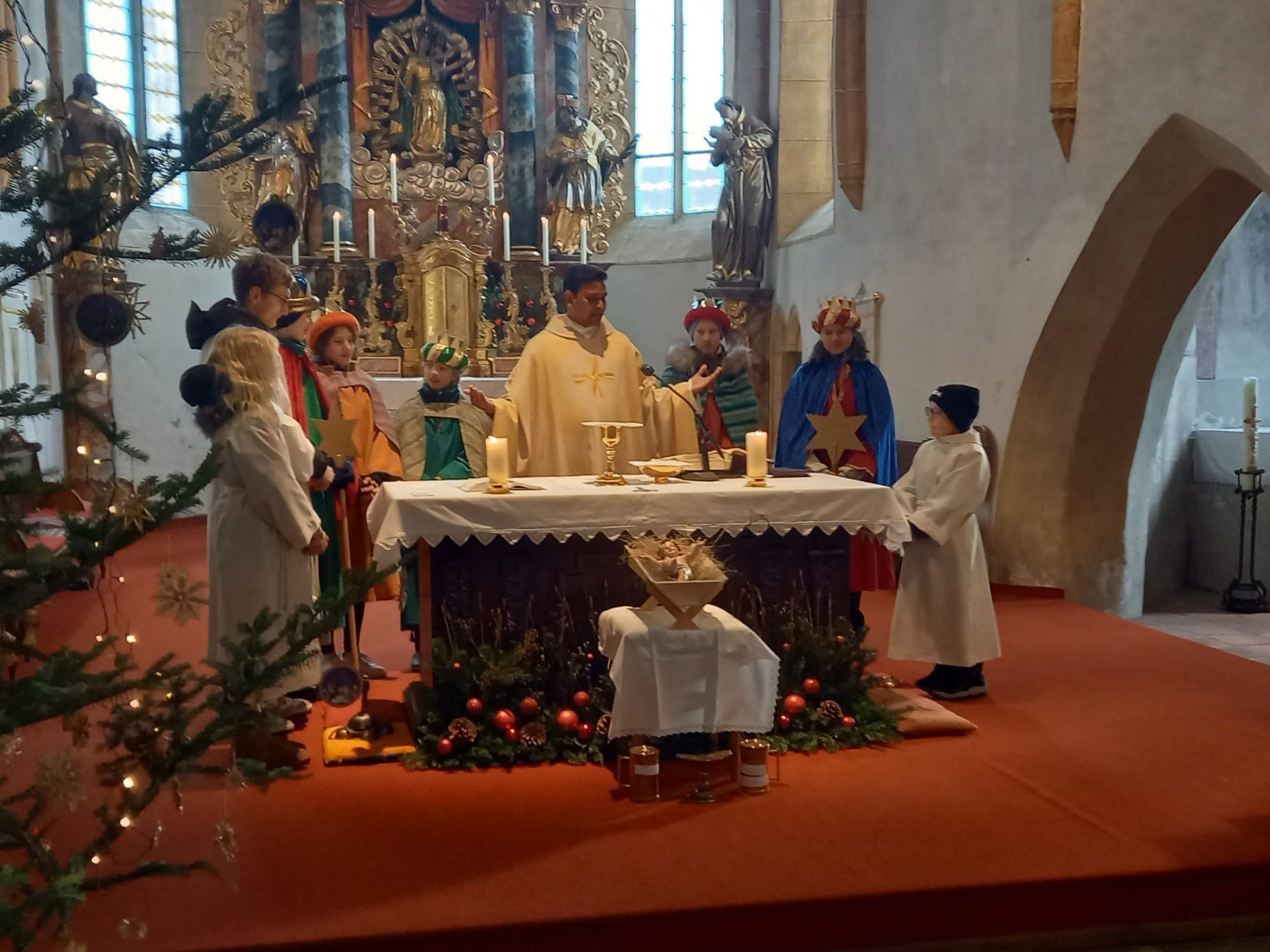 Heilige Messe am Hochfest der Erscheinung des Herrn mit den Sternsingern