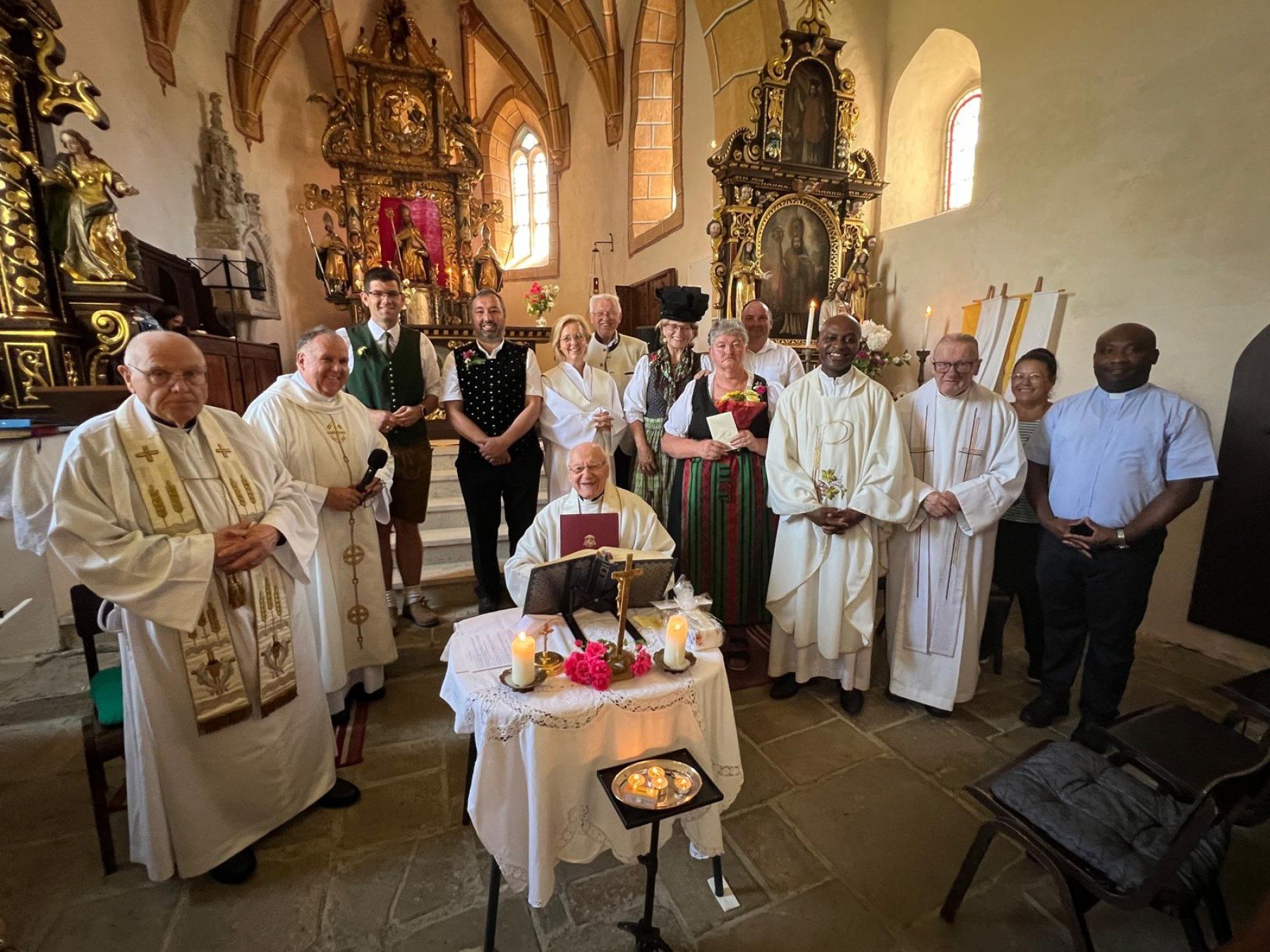 Pfarrer i.R. Walter Reschenauer feierte sein 70 – jähriges Priesterjubiläum im Rahmen des ...