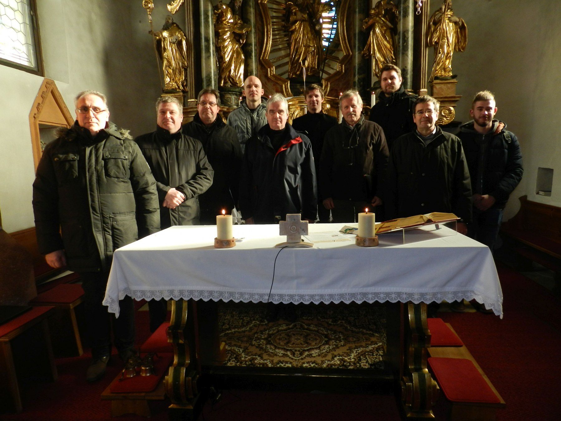 Oktet VRTNICA očaral obiskovalce sv. maše / Oktet VRTNICA begeisterte ...