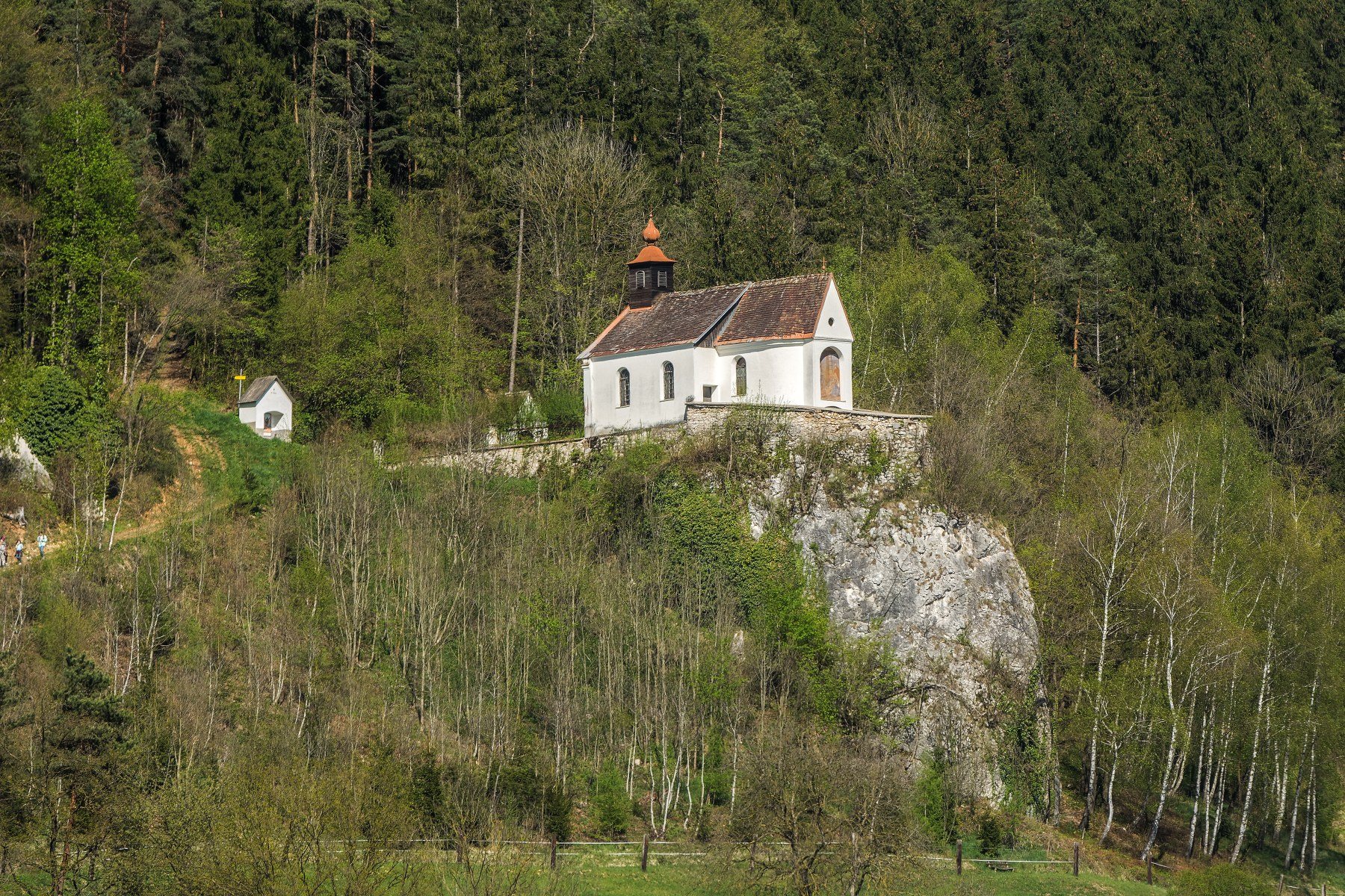 Kreuzwegandachten und Gottesdienste am St. Pauler Kalvarienberg
