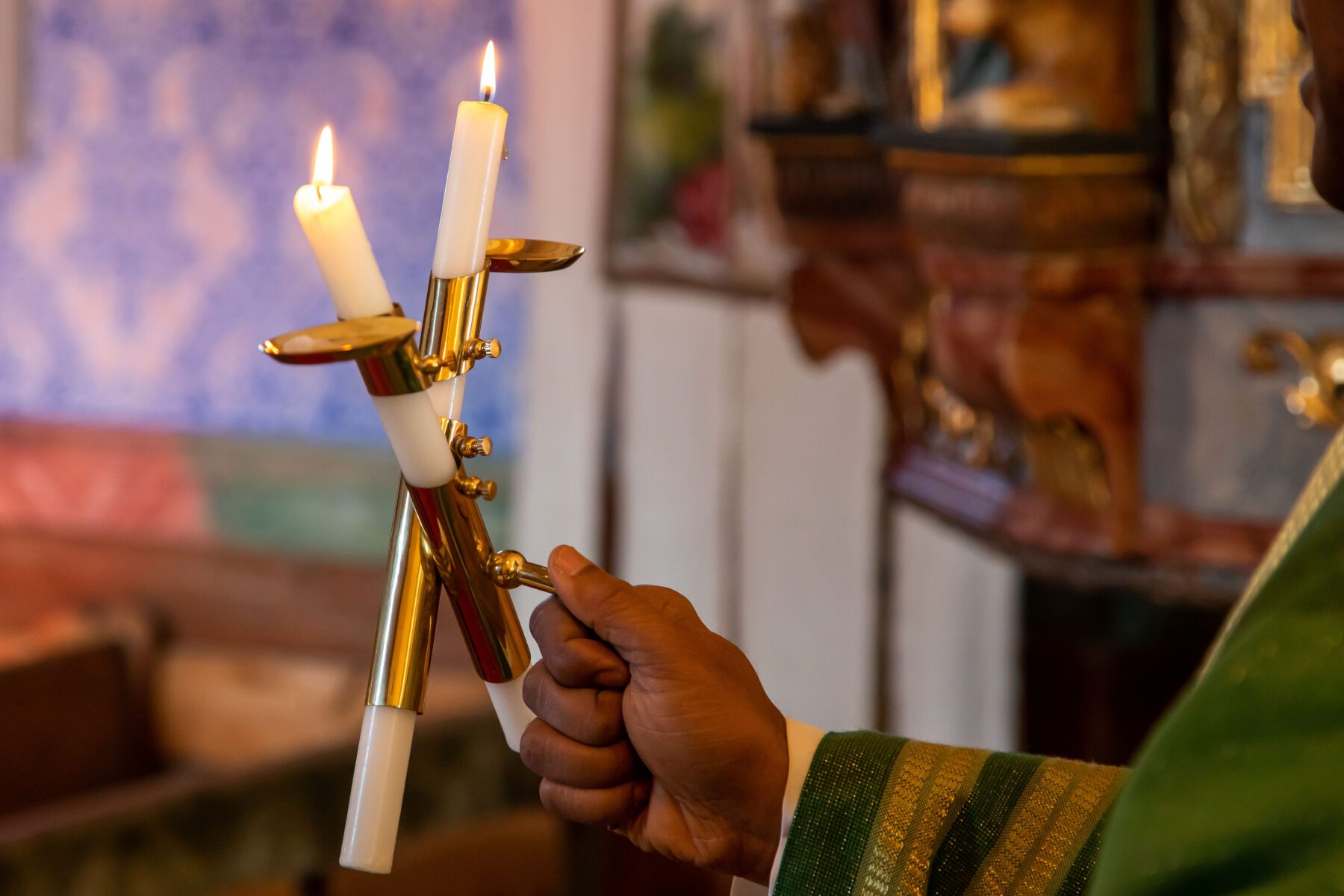 Wasser & Kerzen & BlasiusSEGEN auf der Dreifaltigkeit am Gray