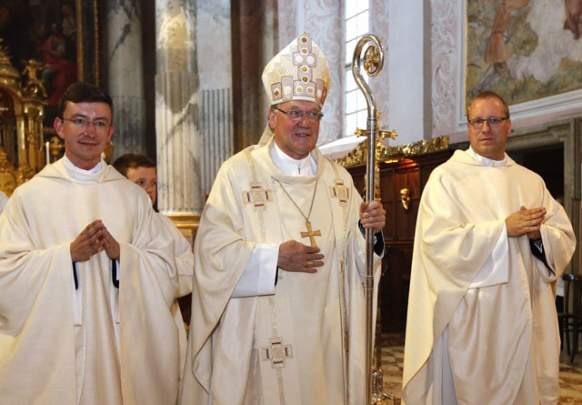 Bischof Schwarz bei Priesterweihe: Neupriester sind Hoffnungsträger und Segensbringer