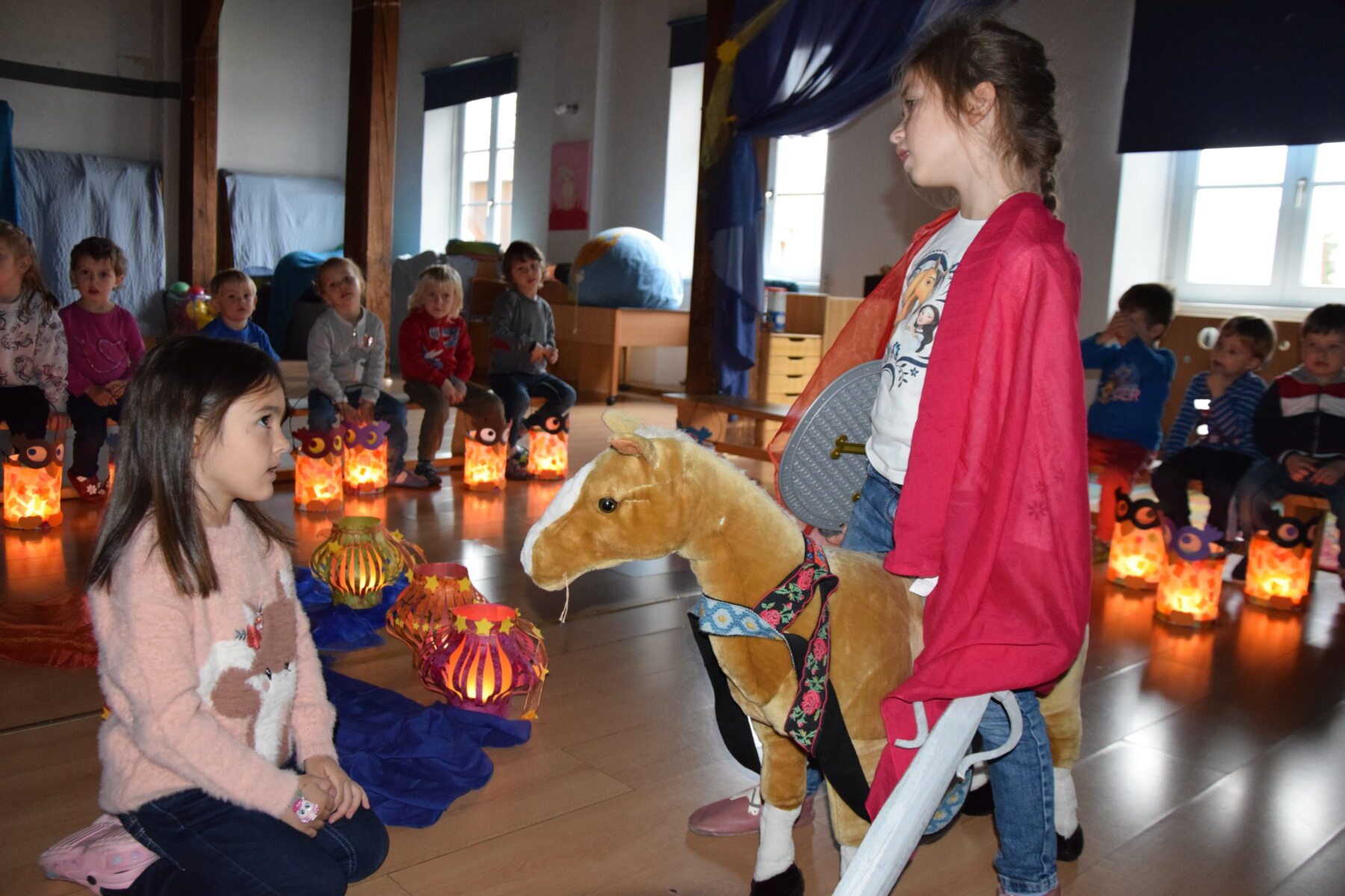 Schaut nicht weg, helft anderen in der Not