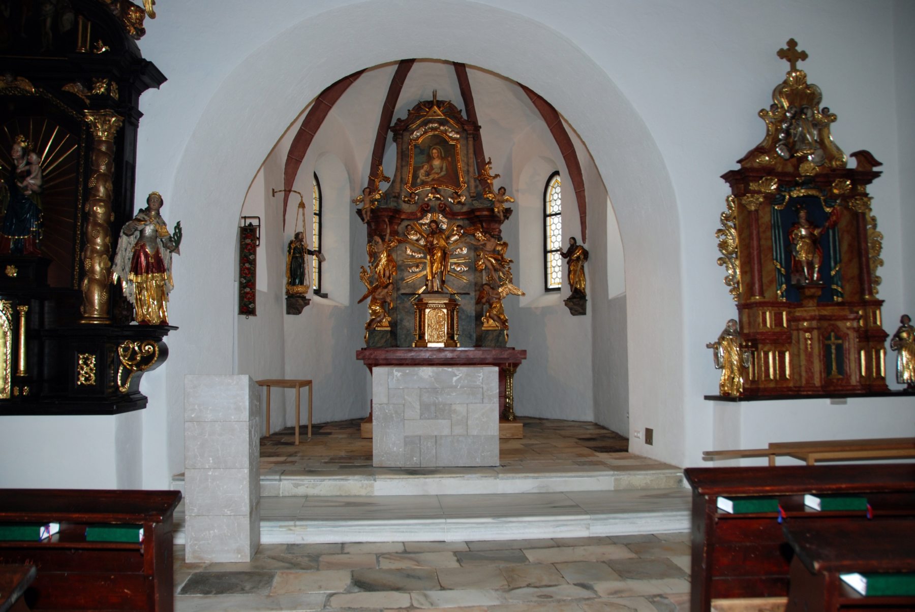 Gallizien/Galicija: Hl. Messe mit Altarweihe durch Bischof Schwarz