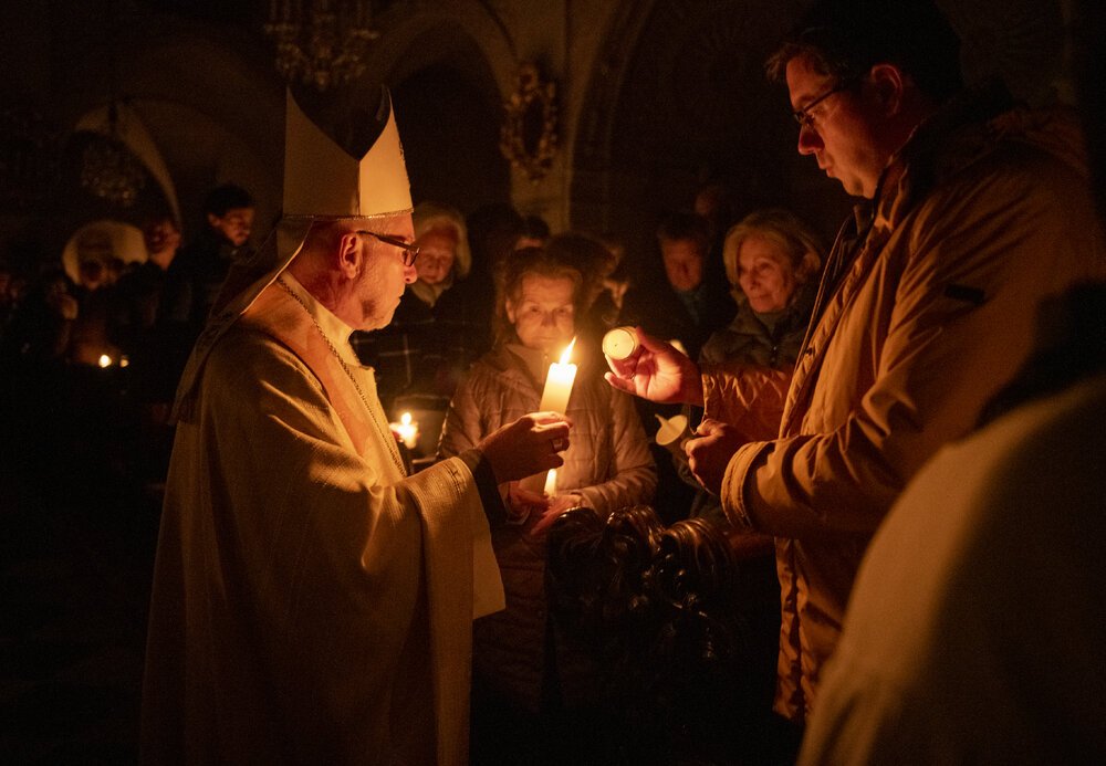 Die „Heiligen Drei Tage“ und Ostern mit Bischof Marketz: Liturgische Feiern im Klagenfurter Dom ...