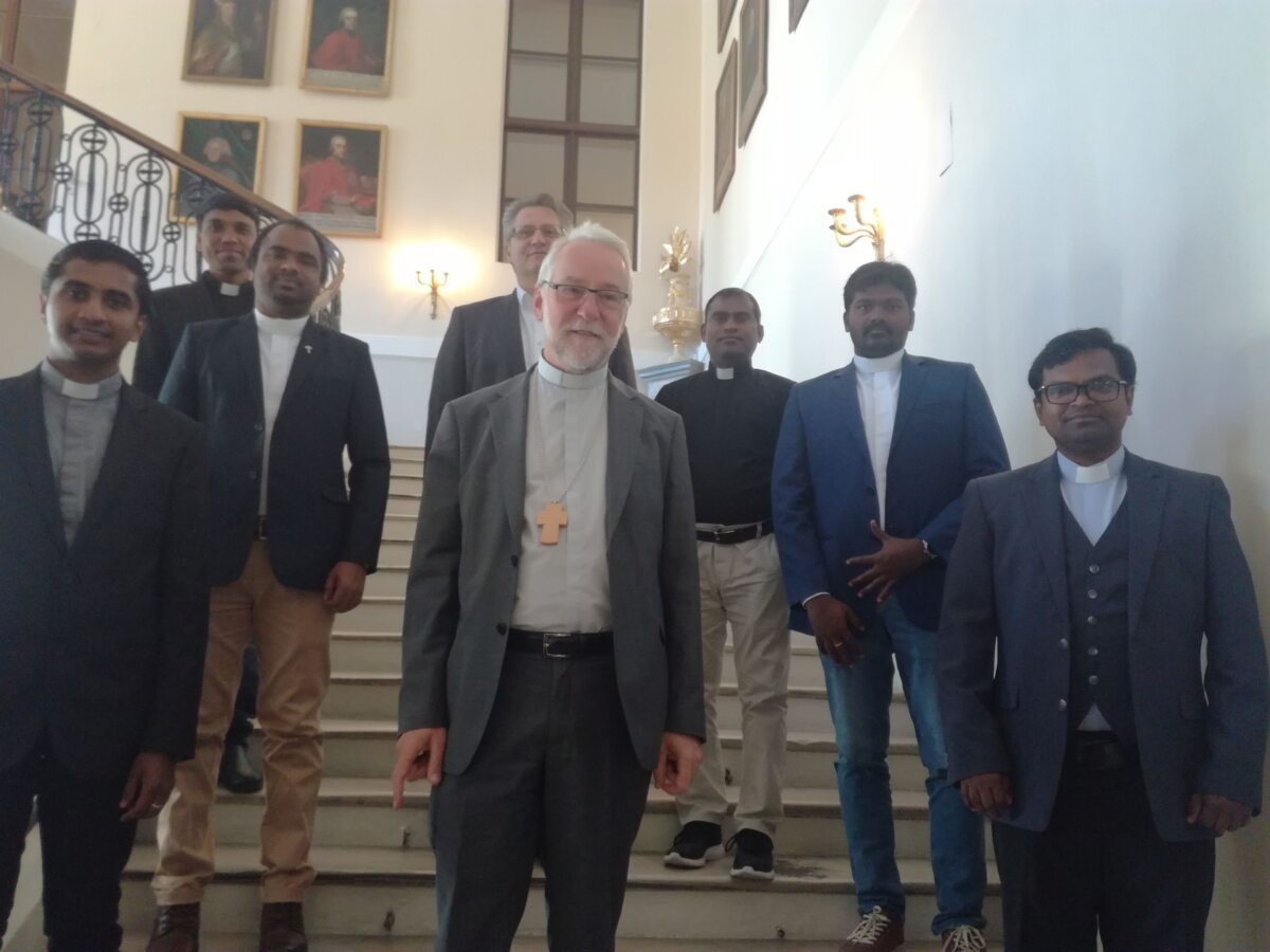 Priester der Weltkirche begegnen Bischof Marketz